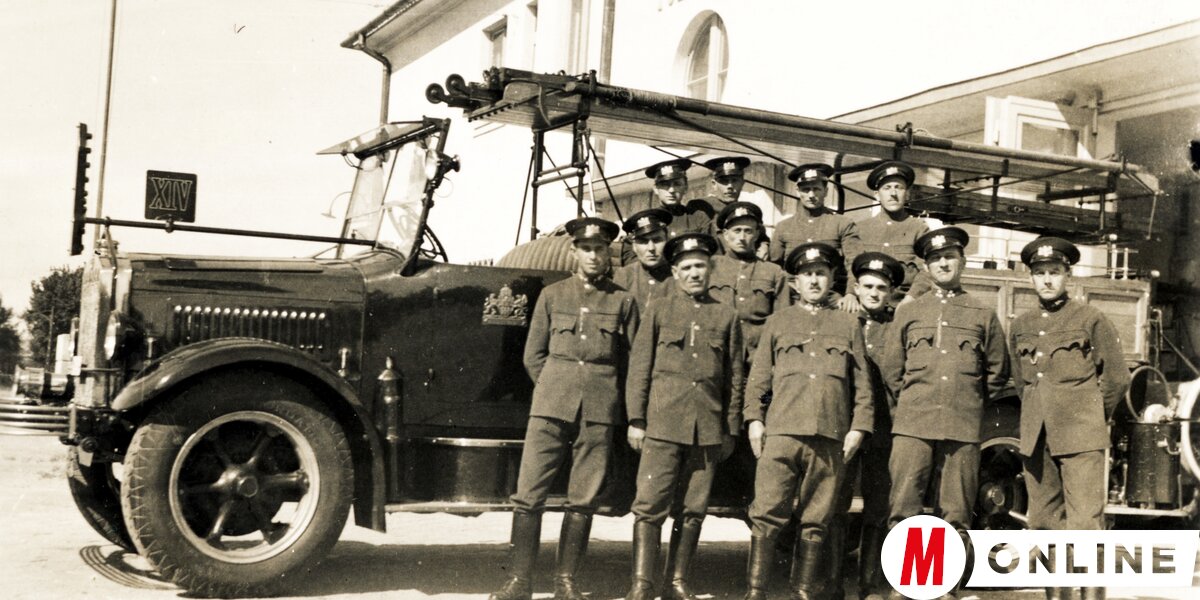 Emelet magas trágyadomb a tűzoltólaktanyában | Magyar Szó