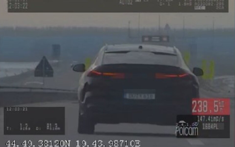 Brutális gyorshajtás: 130 helyett 238 km/órával repesztett a BMW-s ...